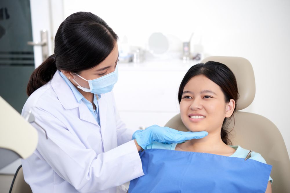 Gusi Hitam? Ablasi Gusi Bisa Jadi Solusi!